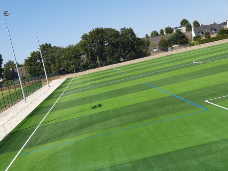Rénovation terrains de foot en gazon synthétique - ART DAN